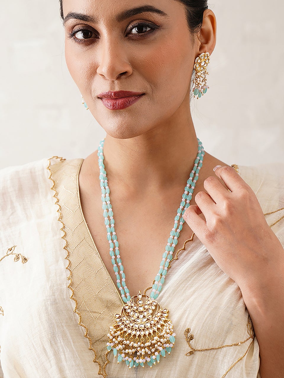 Women Gold Tone Necklace With Earring